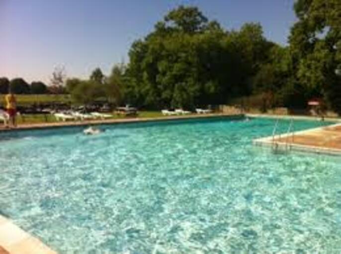 Save Abbey Meadows Outdoor Pool Abingdon | 38 Degrees