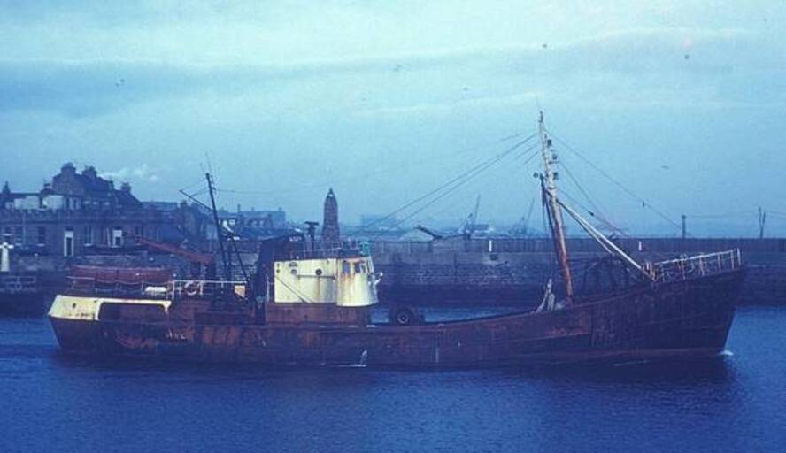 Statue in memory off the Aberdeen Trawling Fleet & the men who sailed ...