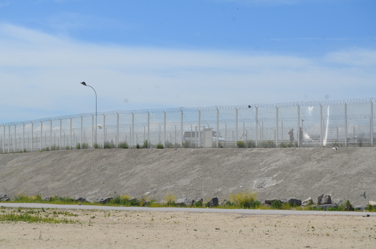 Stop the building of a pointless wall in Calais | 38 Degrees